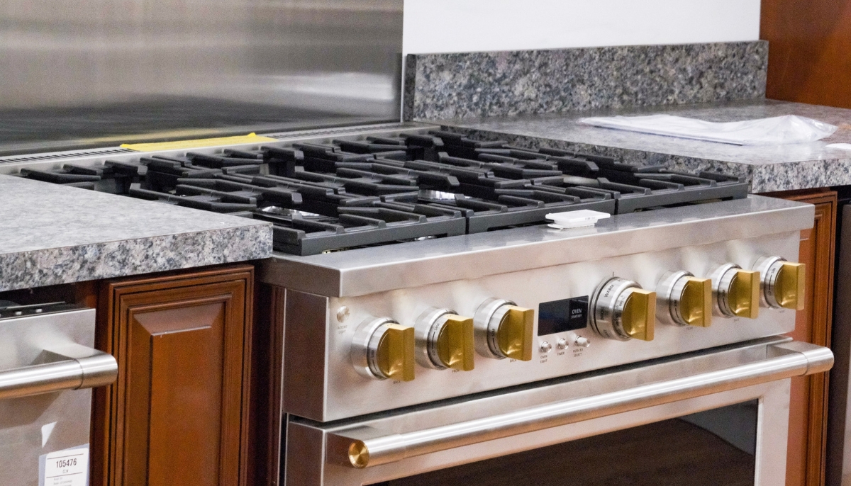 What’s the Difference Between a Slide-In and a Freestanding Range ...