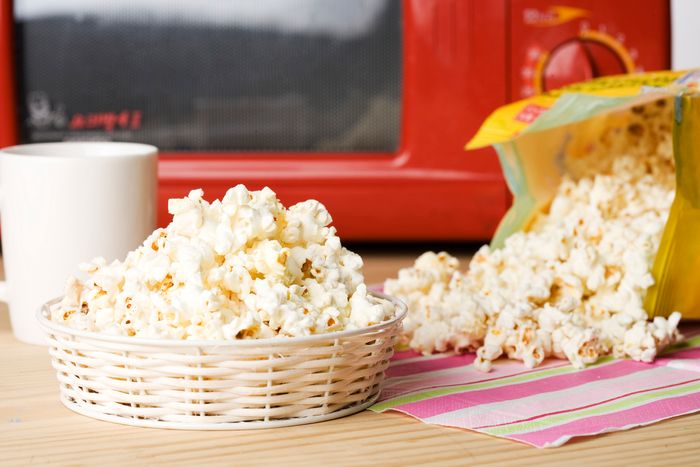 4 Ways to Get Rid of Burnt Popcorn Smell in Your Frigidaire Microwave ...